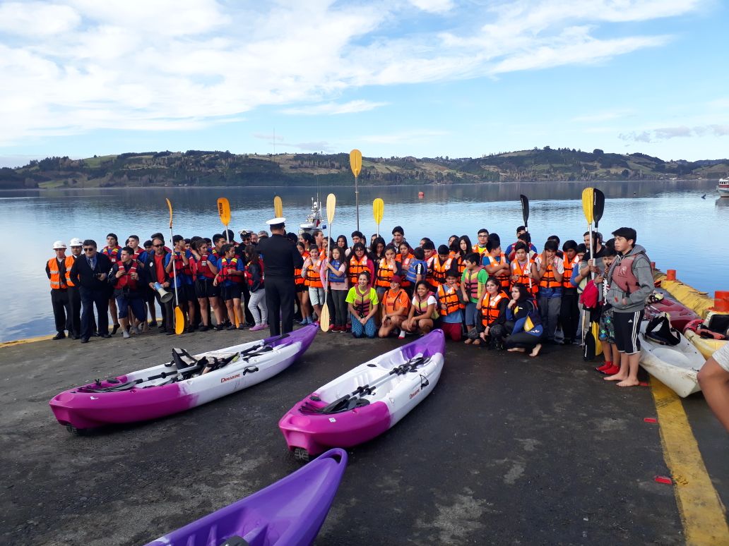 El kayac se lució en la bahía de Castro – Radio Chiloe & MRG